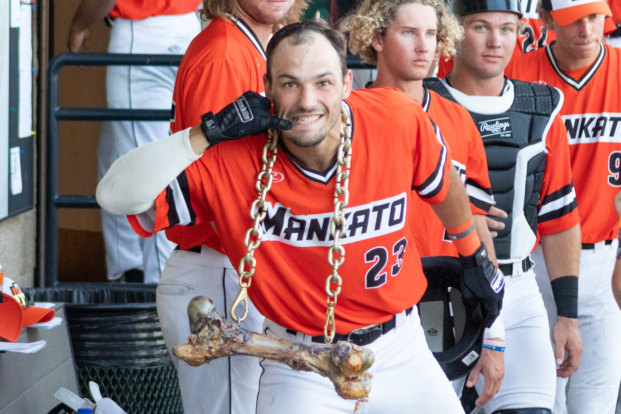 MoonDogs Get Back into Win Column Hosting Stingers - Mankato MoonDogs