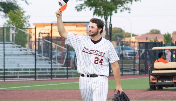 Mankato MoonDogs - Get Ready for the Show! : Mankato MoonDogs