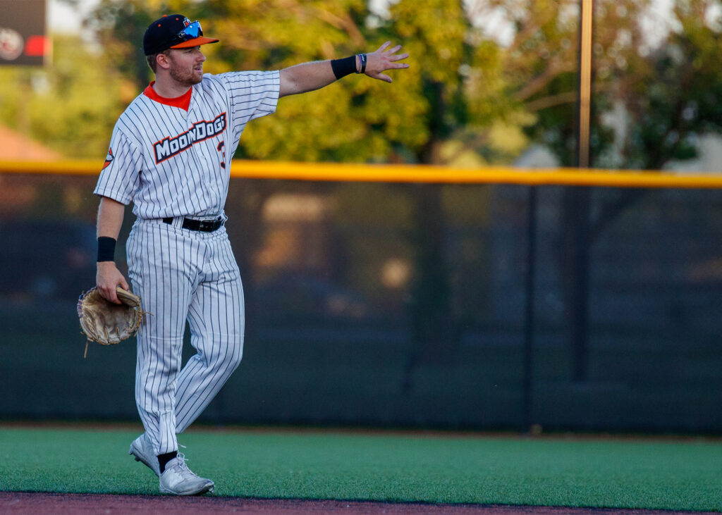 MoonDogs Win A Second Straight In Minot - Mankato MoonDogs