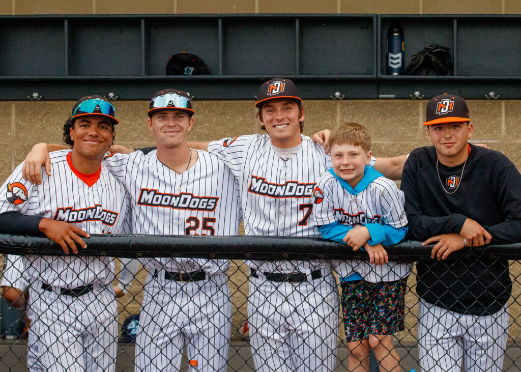 MoonDogs Win Fourth Straight! - Mankato MoonDogs