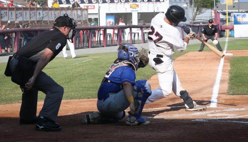THUNDER BAY WINS THIRD STRAIGHT - Thunder Bay Border Cats
