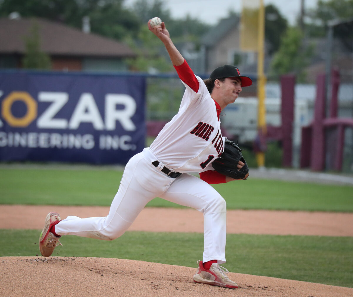 PINEAU PITCHES CATS INTO TOP SPOT - Thunder Bay Border Cats